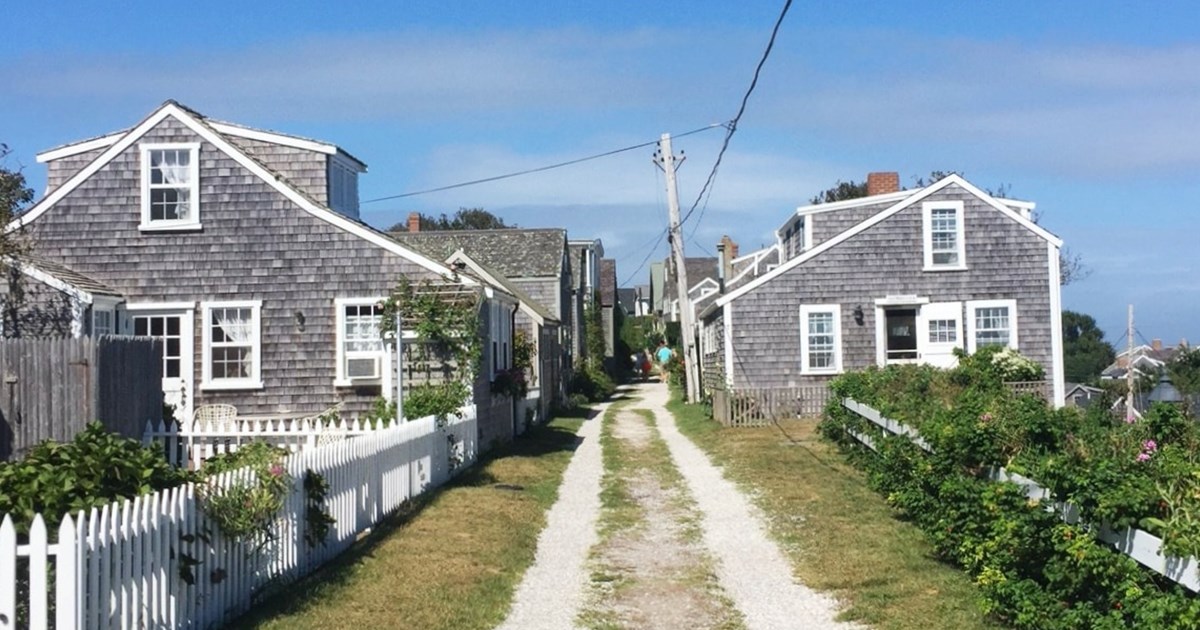 Stroll the Sconset Bluff Walk in Nantucket