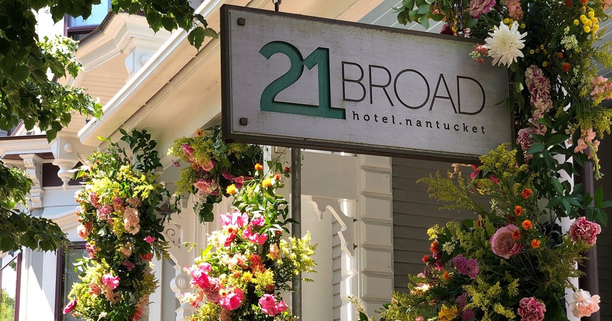 Nantucket Spring Blooms | Daffodils, Lilacs & Cherry Trees